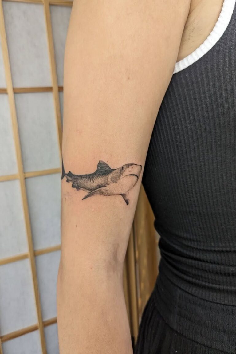 30 Stunning Sea Life Tattoos For Women