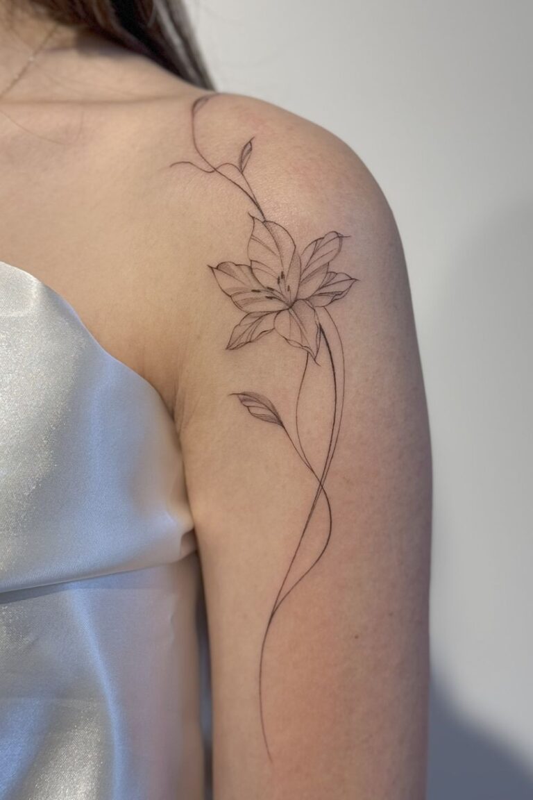 29 Flower Shoulder Tattoo Ideas That Celebrate Your Strength