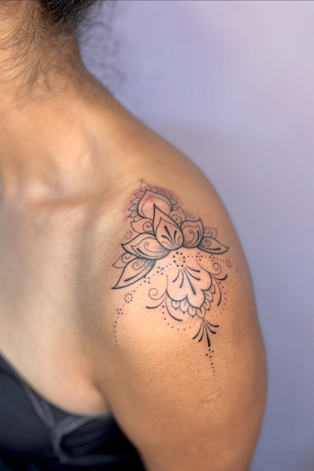 29 Flower Shoulder Tattoo Ideas That Celebrate Your Strength