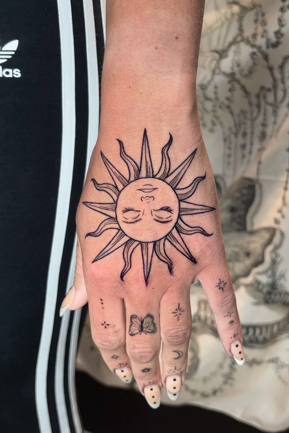 24 Stunning Hand Tattoos For Women