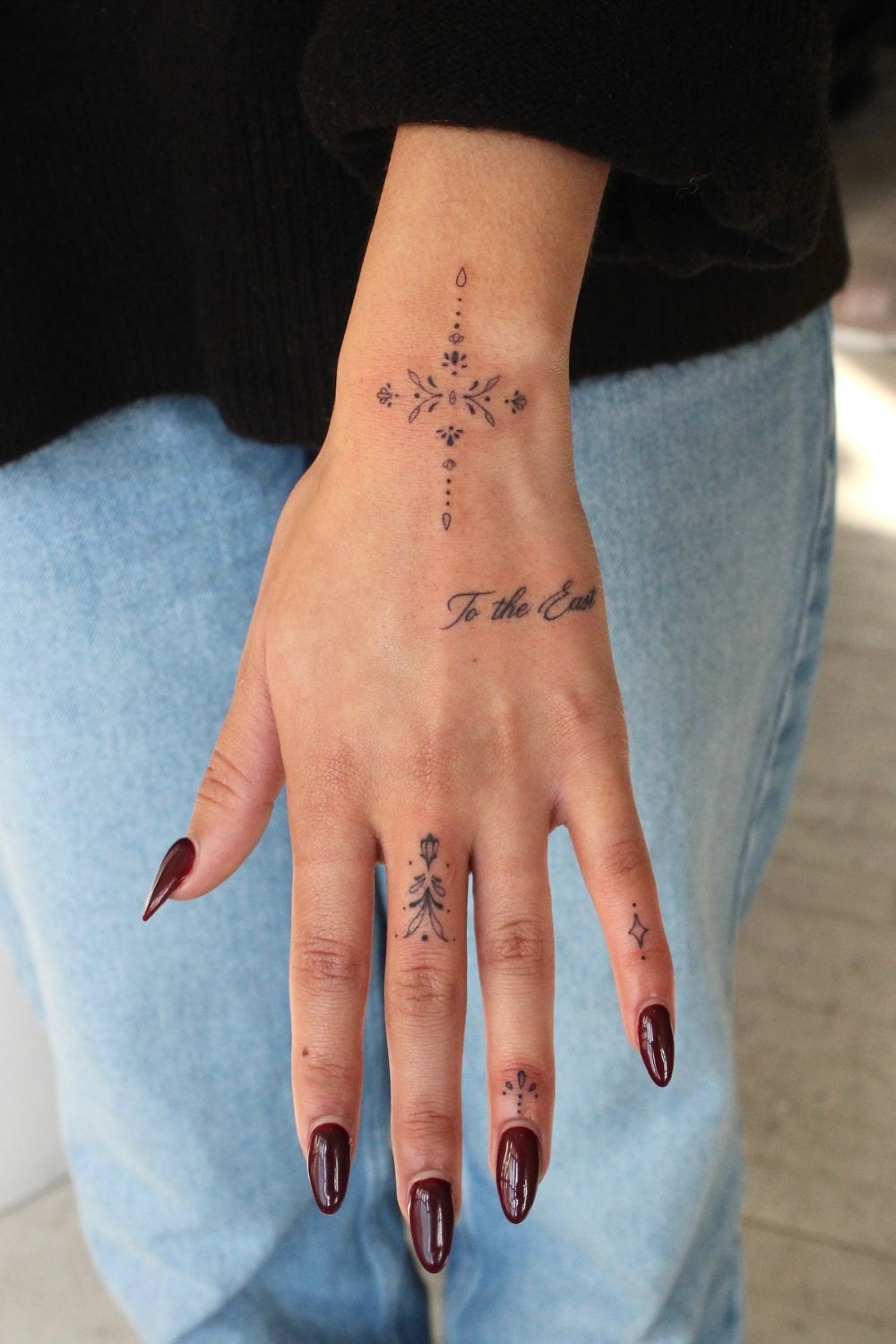 24 Stunning Hand Tattoos For Women
