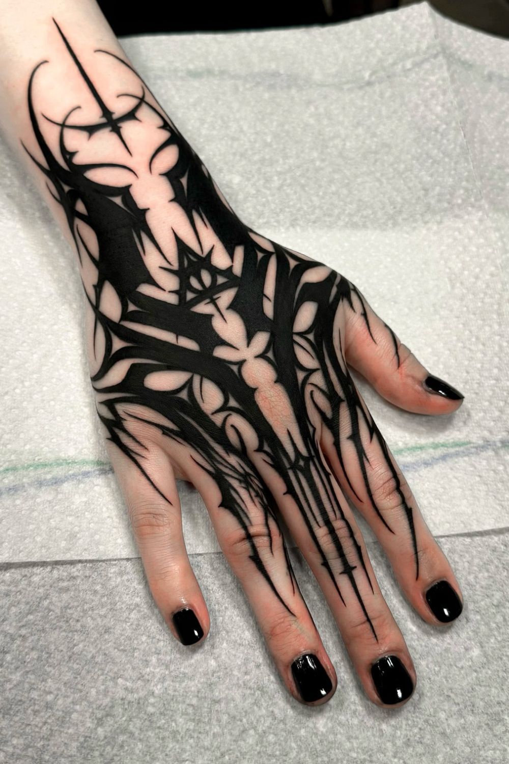 24 Stunning Hand Tattoos For Women
