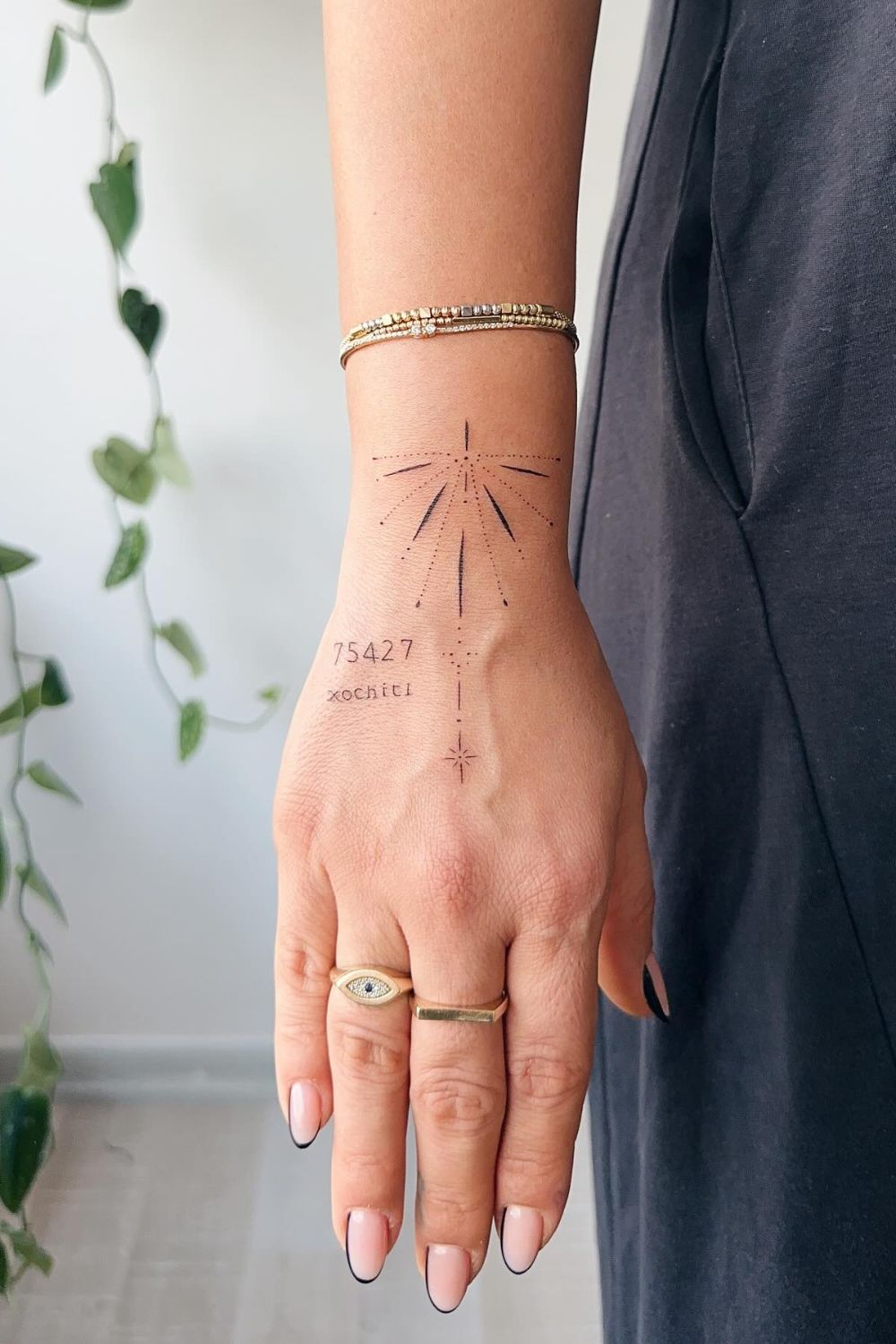 24 Stunning Hand Tattoos For Women