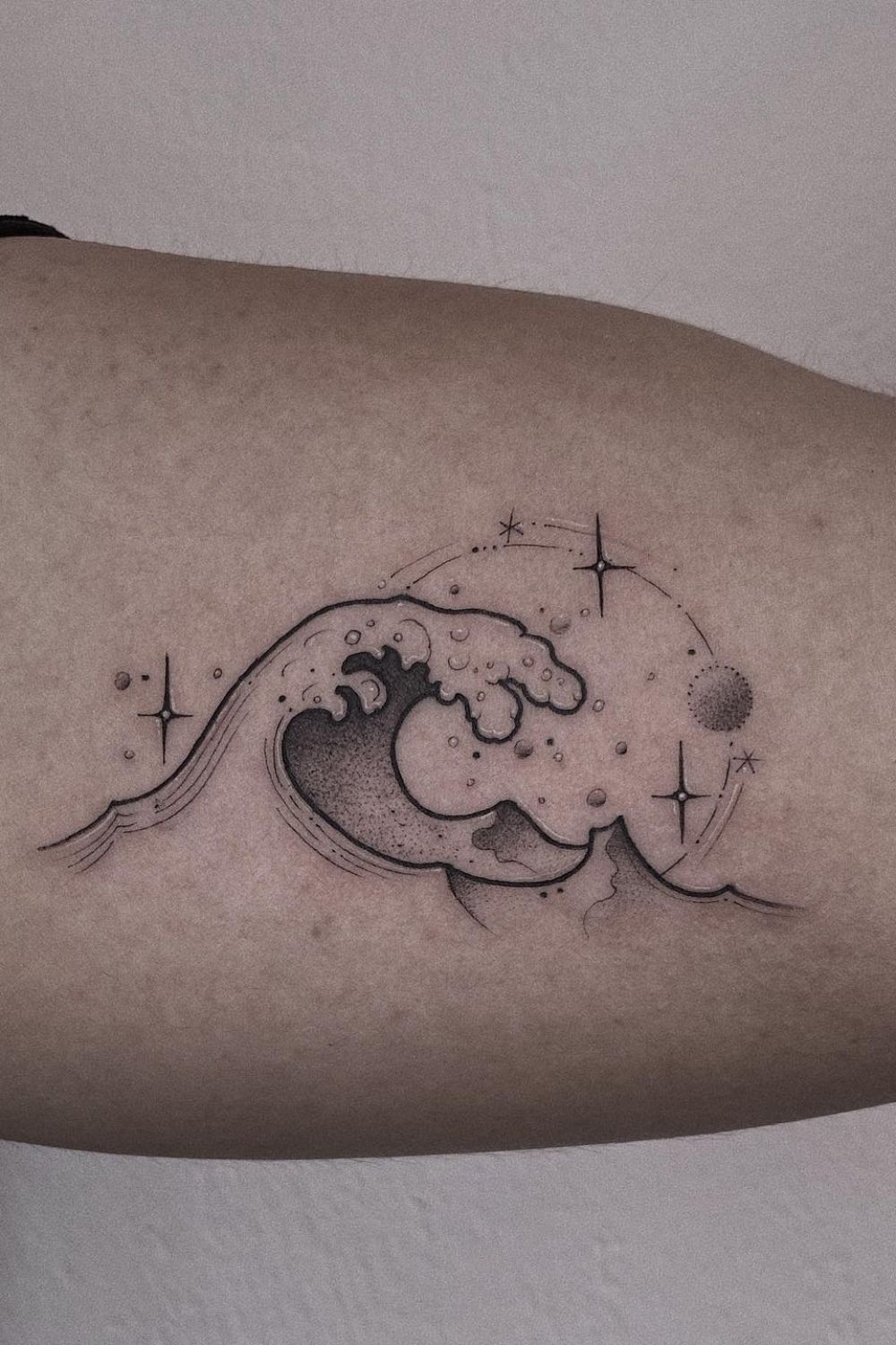 25 Simple Wave Tattoo Ideas