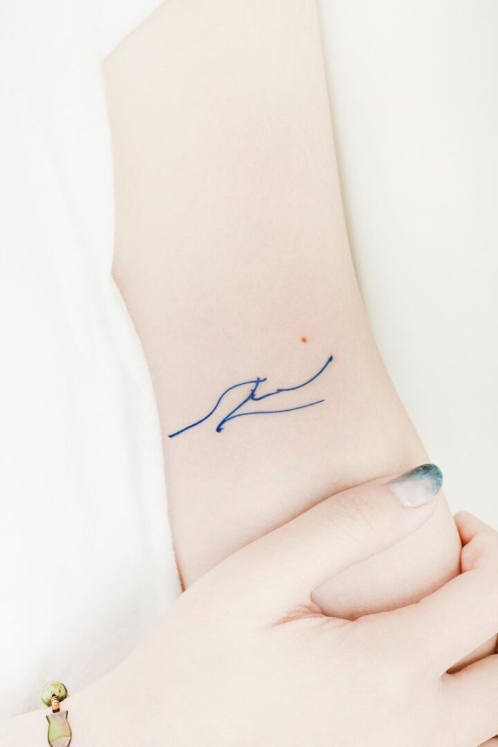 25 Simple Wave Tattoo Ideas