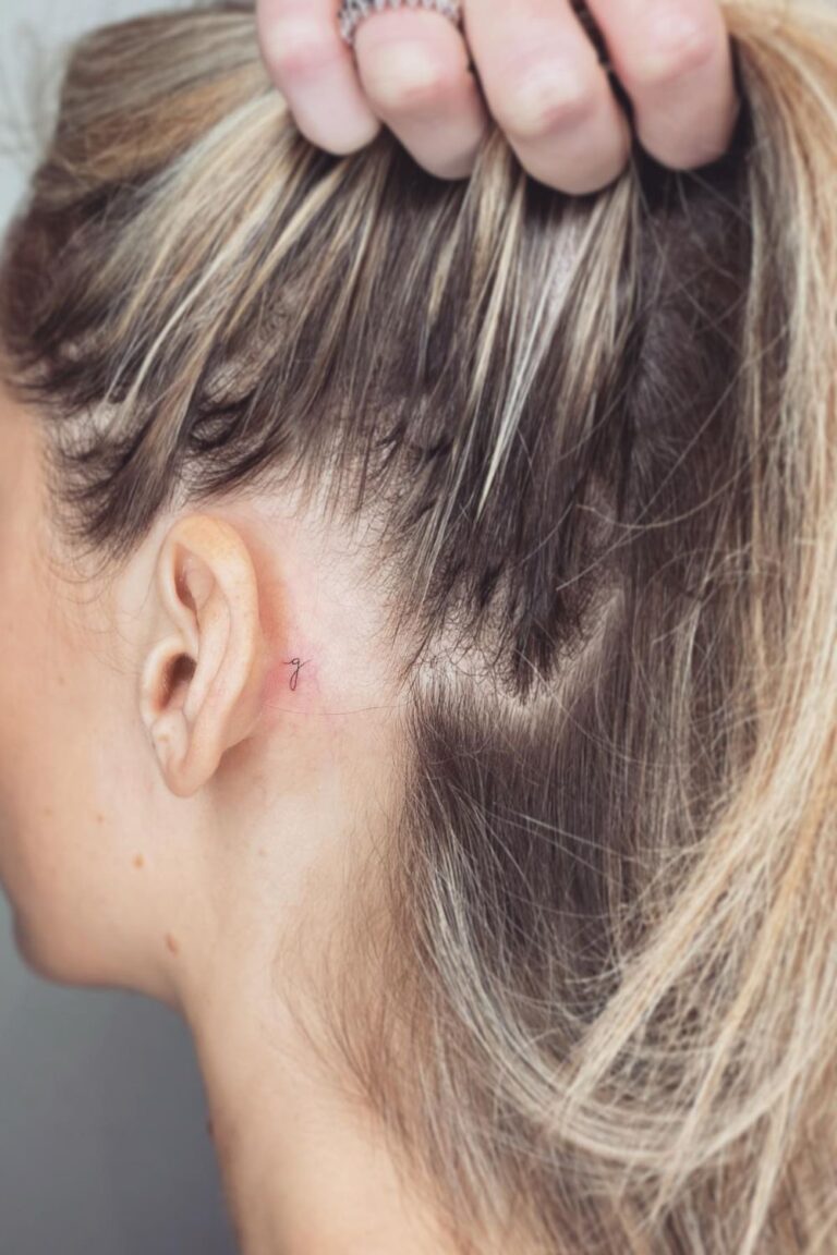 16 Stunning Behind The Ear Tattoo Ideas You’ll Love