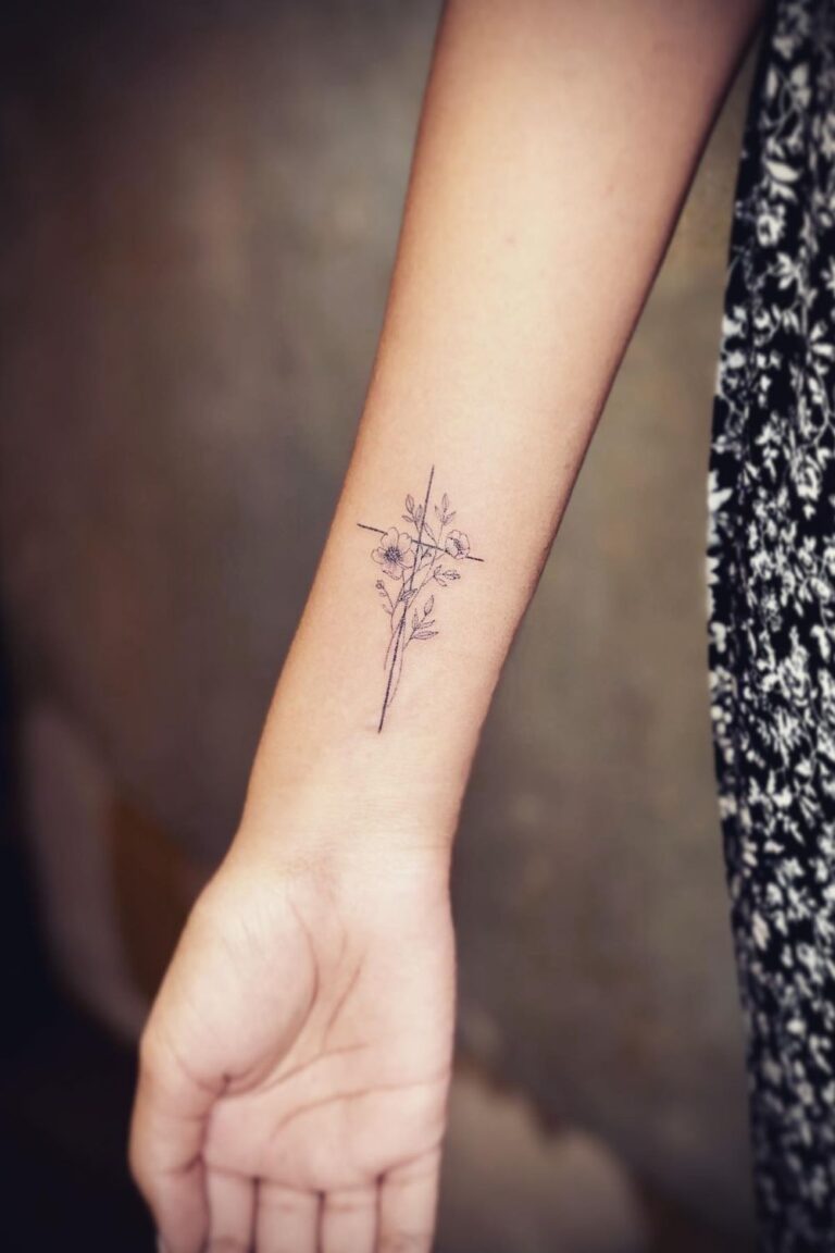21 Stunning Cross Tattoos For Women You’ll Love