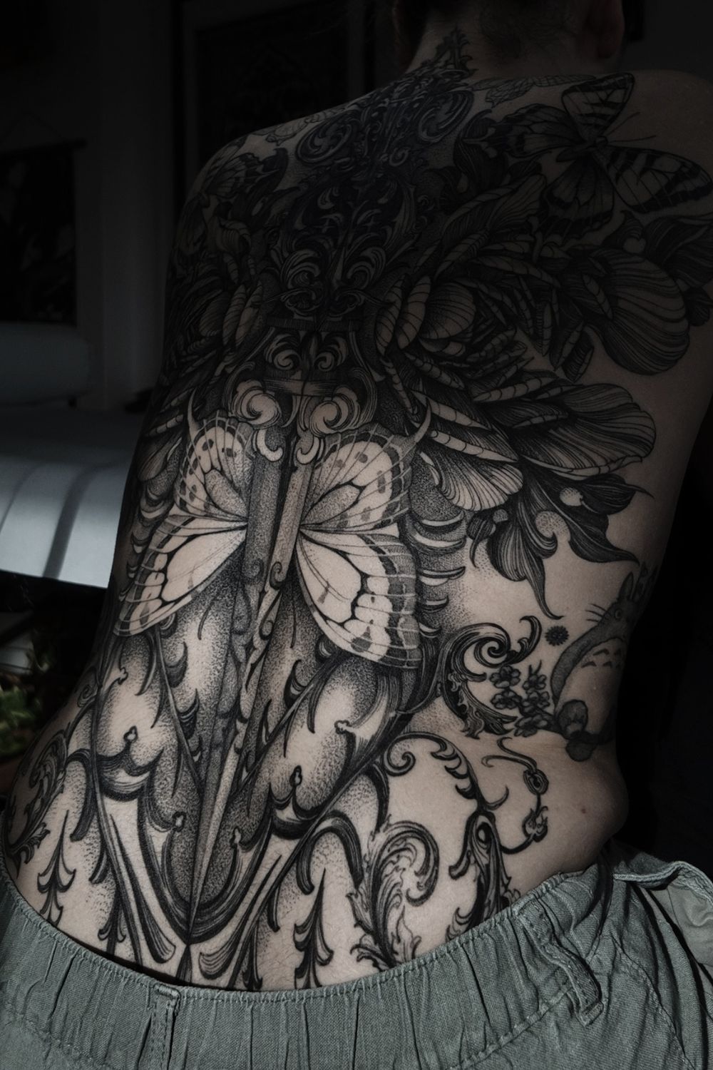 17 Dark Feminine Back Tattoos Inspired By Gothic Elegance