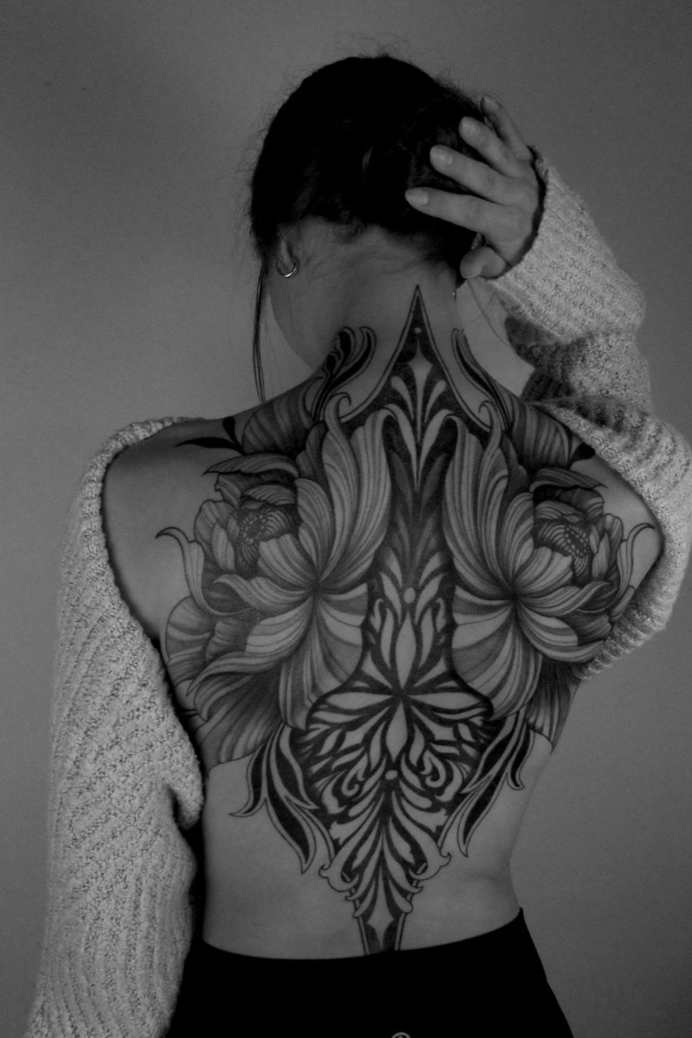 17 Dark Feminine Back Tattoos Inspired By Gothic Elegance