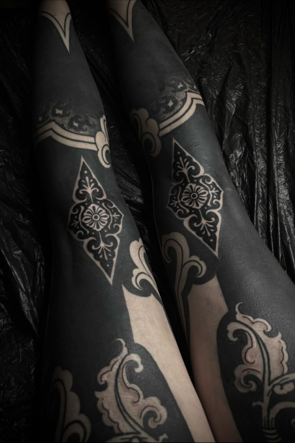 20 Goth Leg Tattoo Inspiration