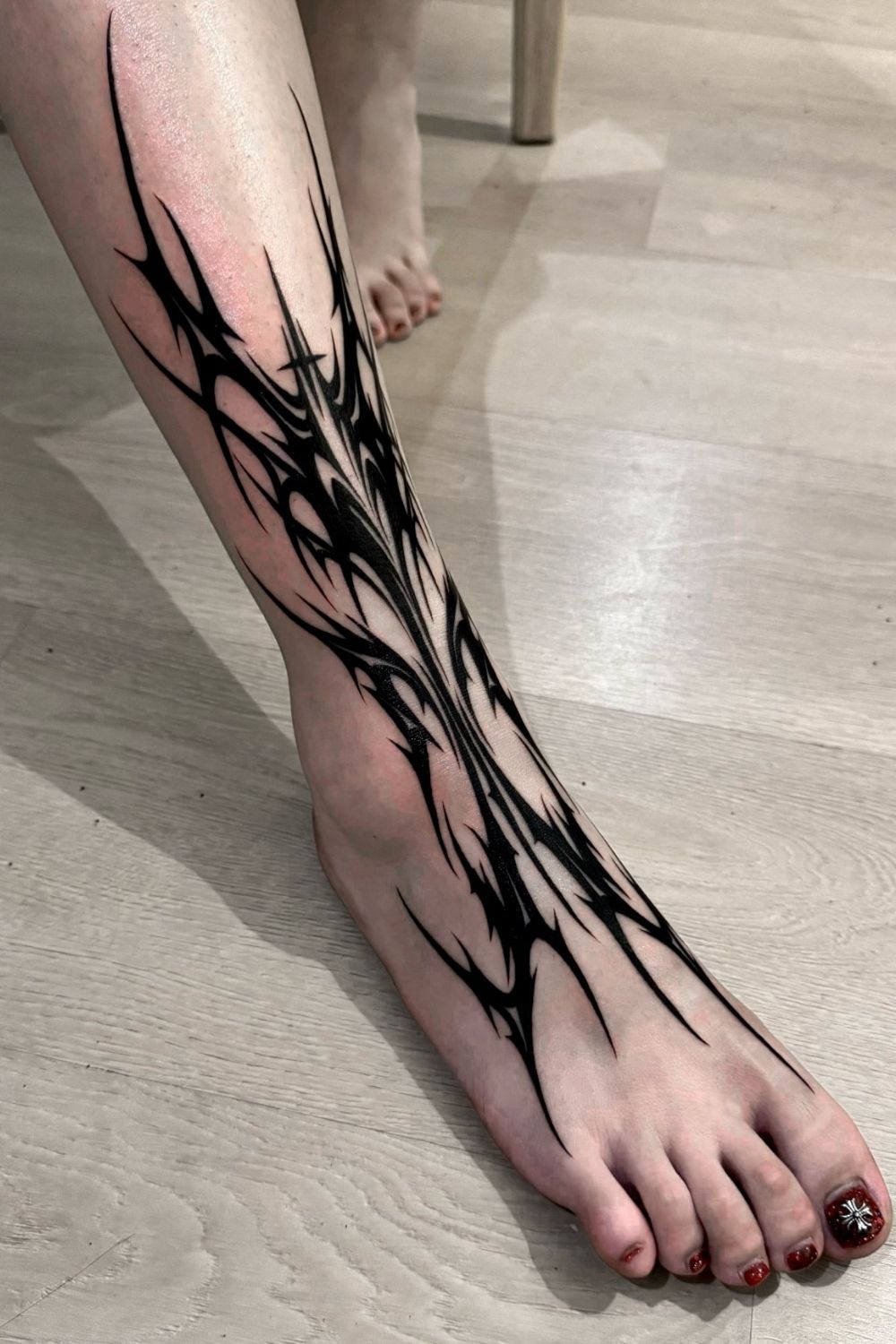 20 Goth Leg Tattoo Inspiration